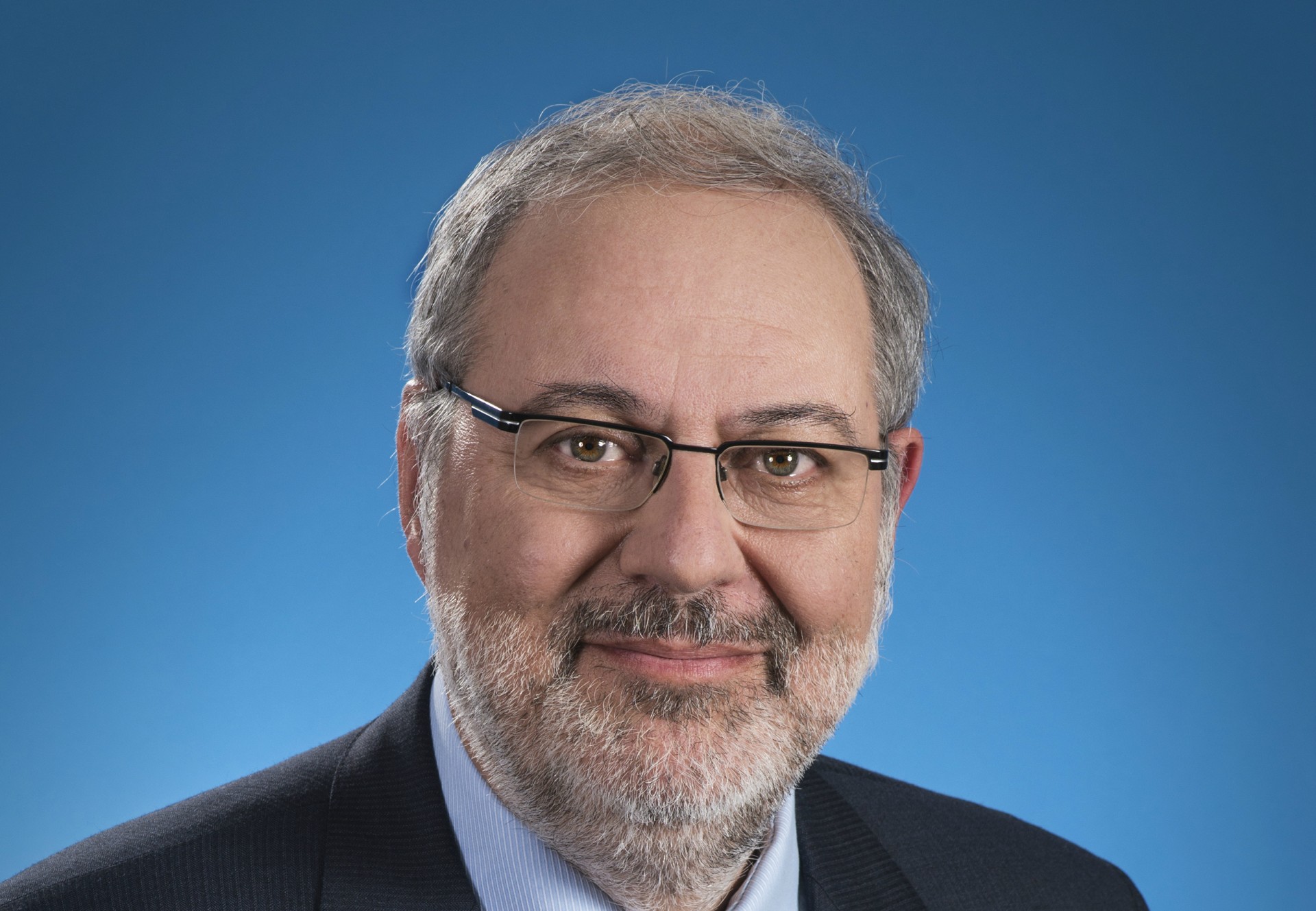 HYDROCARBURES : SIX QUESTIONS AU MINISTRE ARCAND - Graffici : Graffici