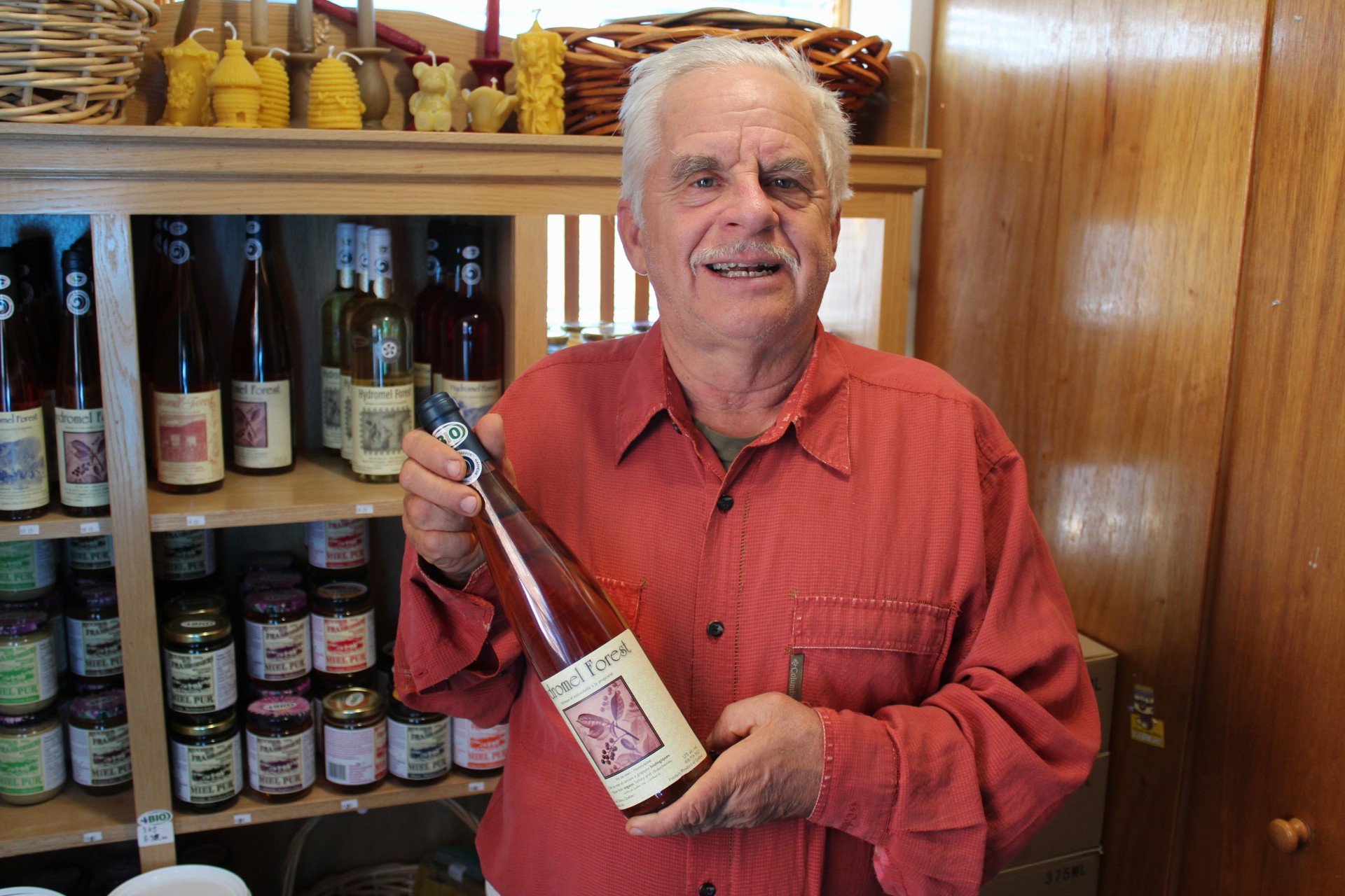 John Forest et son hydromel aux cerises à grappes - Graffici : Graffici